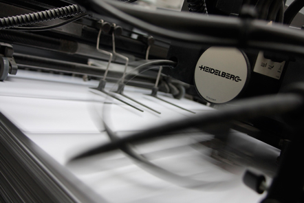 Barniz UV, impresión con acabado profesional - Ferysu